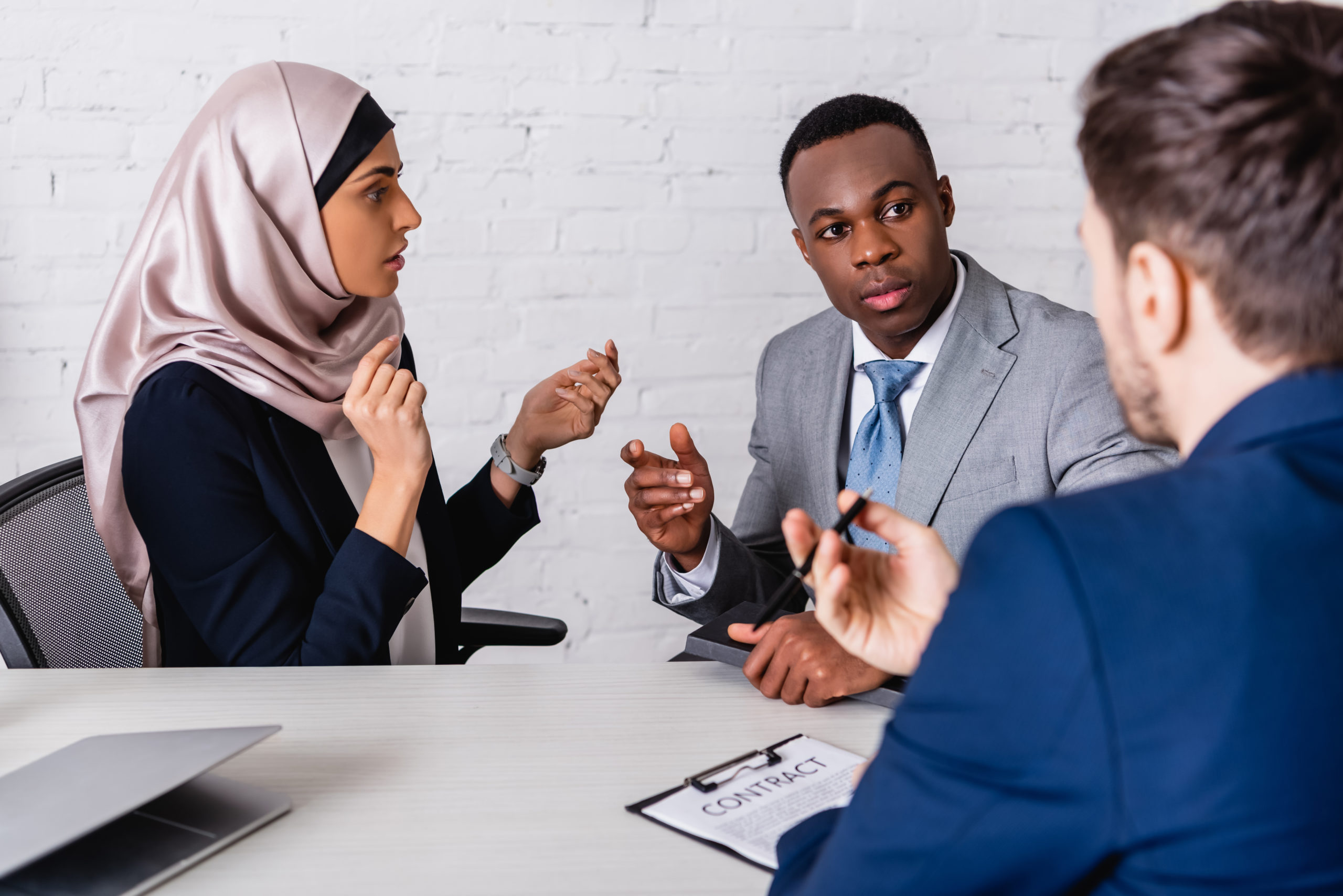 Wie funktioniert das Dolmetschen bei Online-Meetings und welche ...